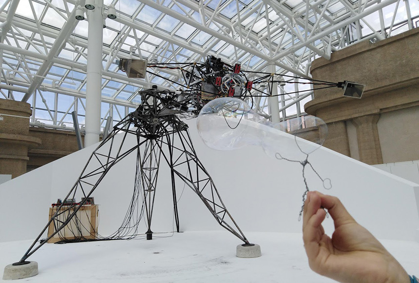 Stop Senster. Maszyna przeczuła… Teatr Czterech na zakończenie Biennale ...