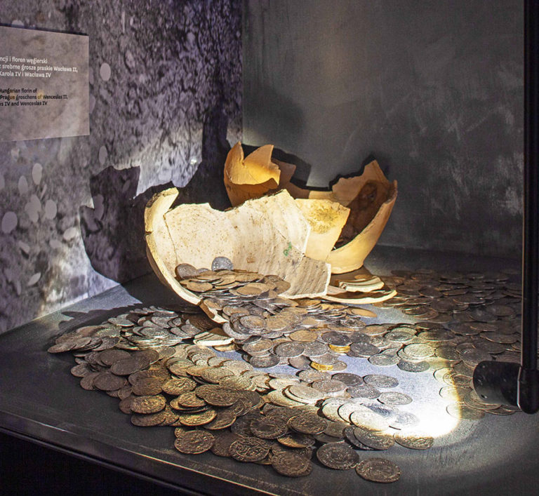 Skarb Średzki. Trzydziesta piąta rocznica niezwykłego odkrycia - Muzeum ...